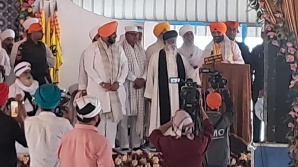 पंजाब में हरियाणा के सीएम सैनी:गुरुद्वारा में माथा टेका, सरकार की ...