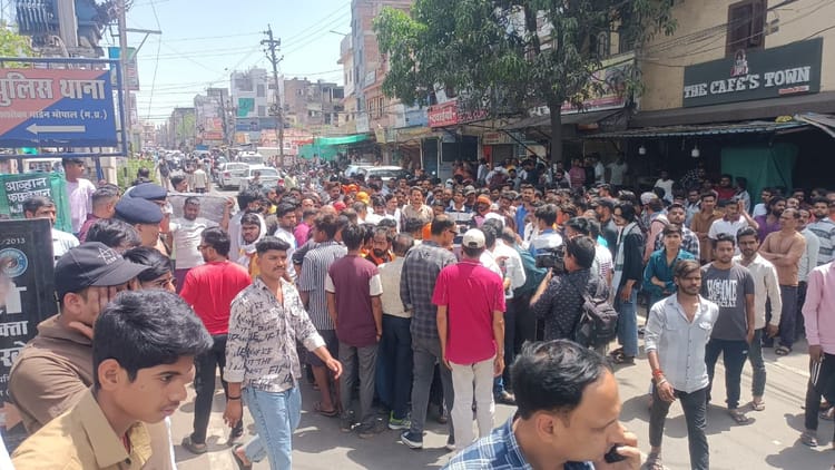 अशोका गार्डन हत्याकांड पर बवाल:हिंदू संगठनों ने किया थाने का घेराव ...
