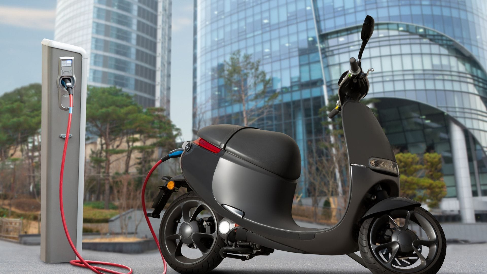 Ev Safety Alert:इलेक्ट्रिक स्कूटर को सफर के तुरंत बाद प्लग में लगाना ...