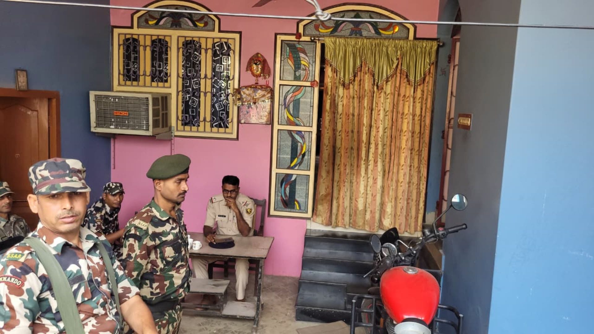 Massive Eou Raid On Kishanganj Dsp Gautam Kumar: 2.5 Cr Mansion 25 ...