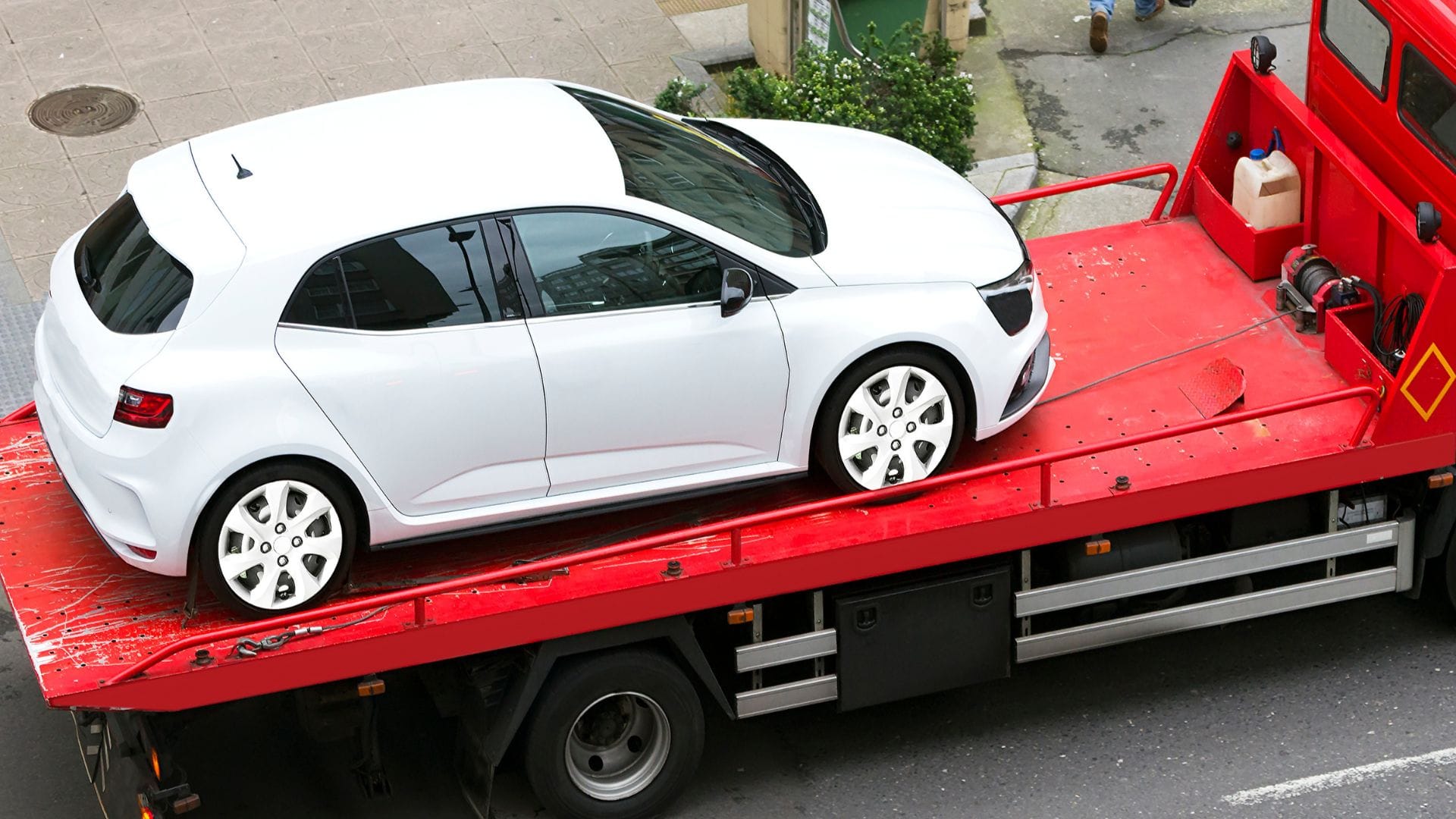 Towing Damage:पुलिस या क्रेन मालिक, गाड़ी उठाते समय नुकसान होने पर ...