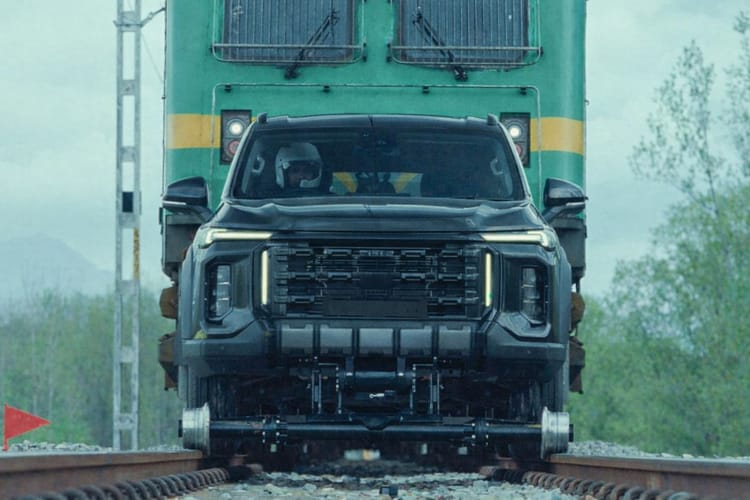 Mg Majestor का कमाल:400 टन से भारी ट्रेन को खींचकर बनाया वर्ल्ड रिकॉर्ड ...