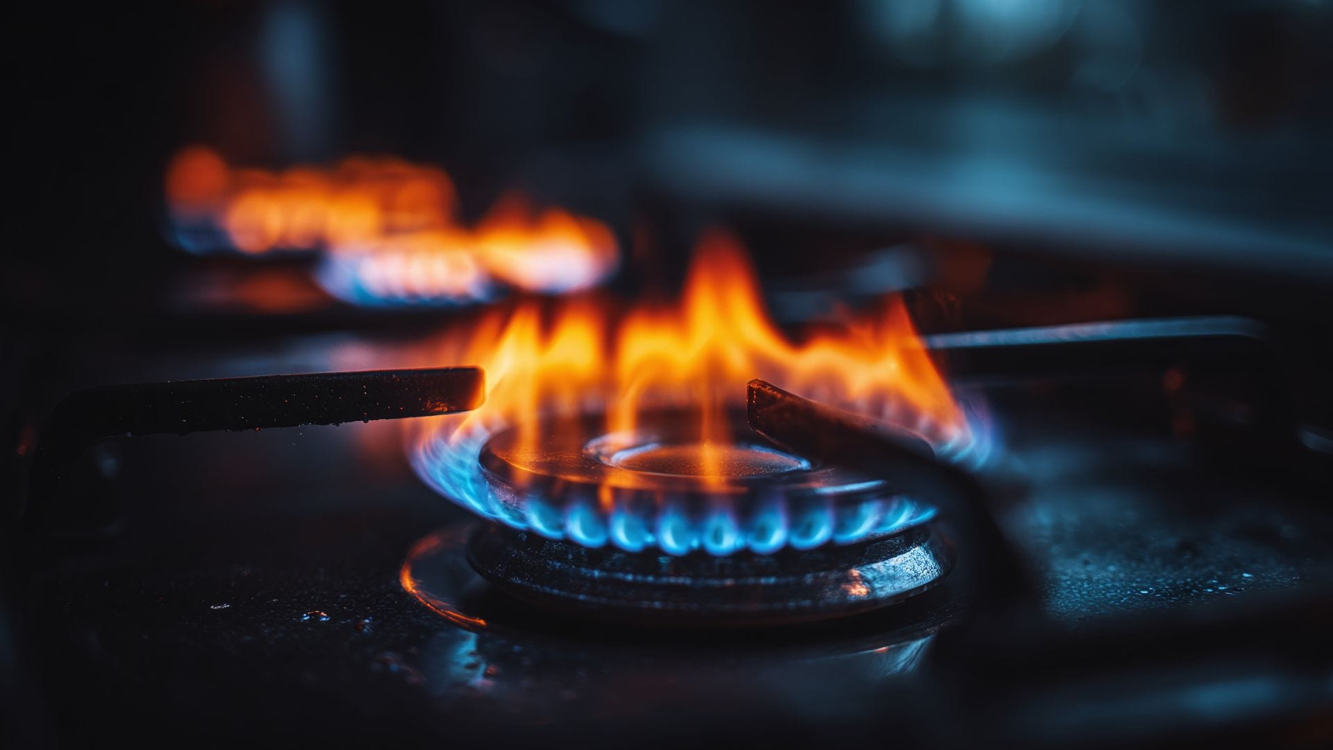 Blue Vs Yellow Flame:नीली लौ और पीली लौ में क्या है अंतर? जानें कब आपका ...
