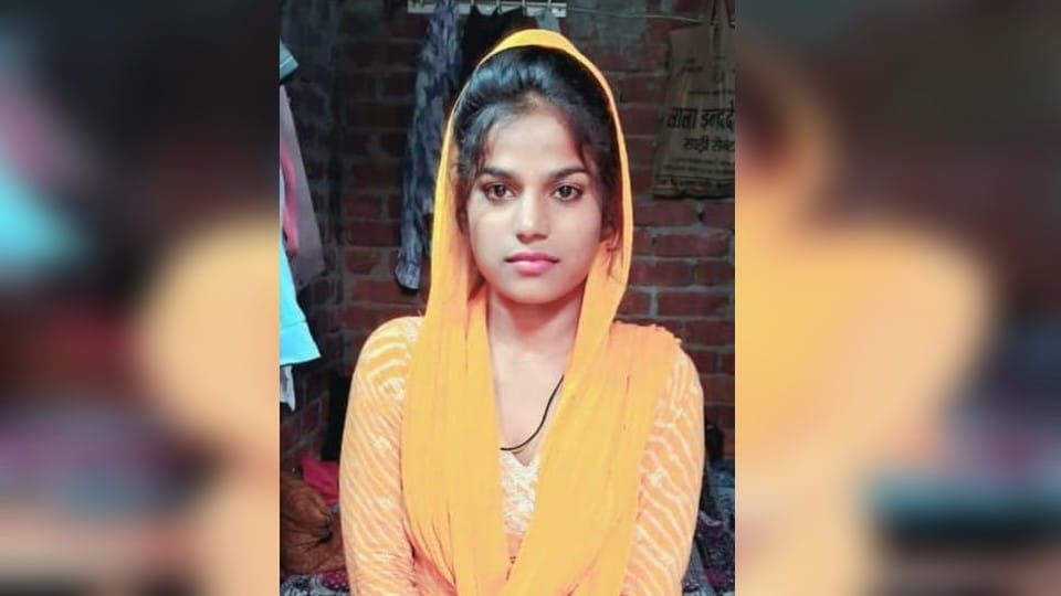 Up:फंदे पर लटकी मिली नवविवाहिता की लाश, चार महीने पहले हुई थी शादी ...