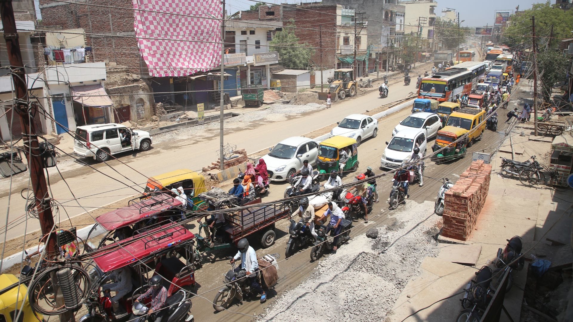 Varanasi Traffic Jam:तीन किलोमीटर सड़क पर 20 दिन से 11 घंटे जाम, 20 फीट ...