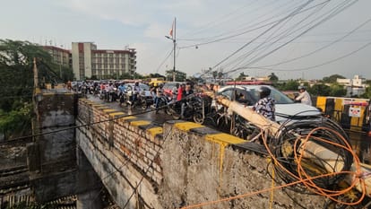 Bihar News :भारी बारिश और आंधी से जनजीवन अस्त-व्यस्त, पटना की हर सड़कें ...