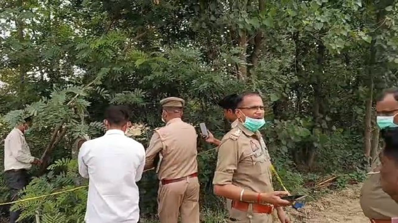 Pilibhit News:पीलीभीत-बीसलपुर मार्ग किनारे पेड़ से लटका मिला युवक का शव ...
