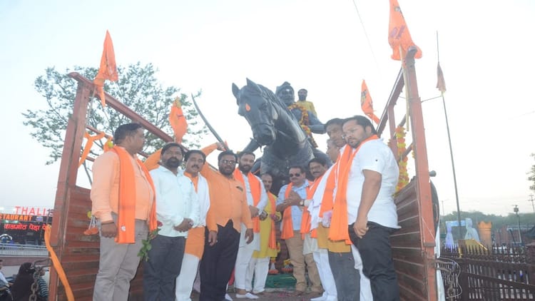 राष्ट्रीय गौरव यात्रा:किले के सामने गूंजा जय भवानी-जय शिवाजी, छत्रपति ...
