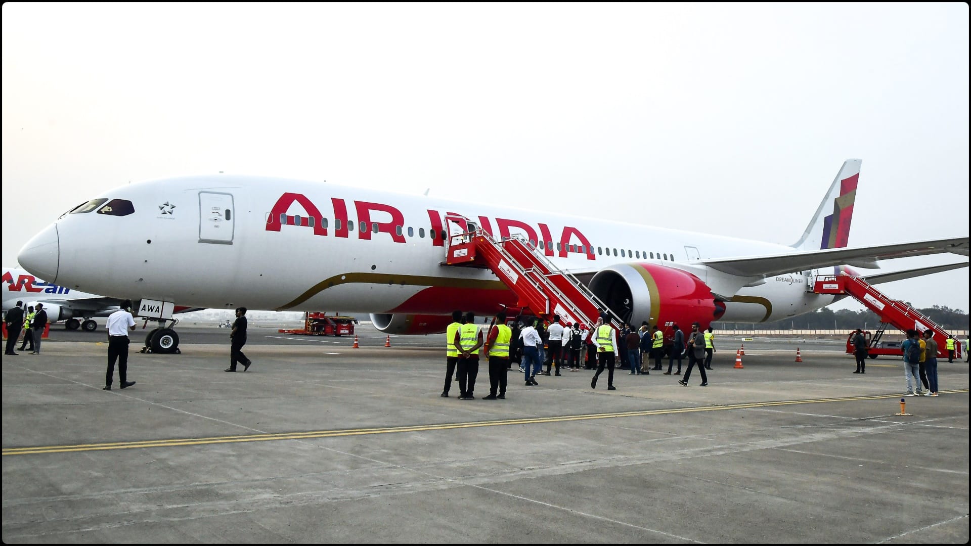 Dgca:दिल्ली एयरपोर्ट पर एयर इंडिया के तीन विमान क्षतिग्रस्त, नियामक ने ...