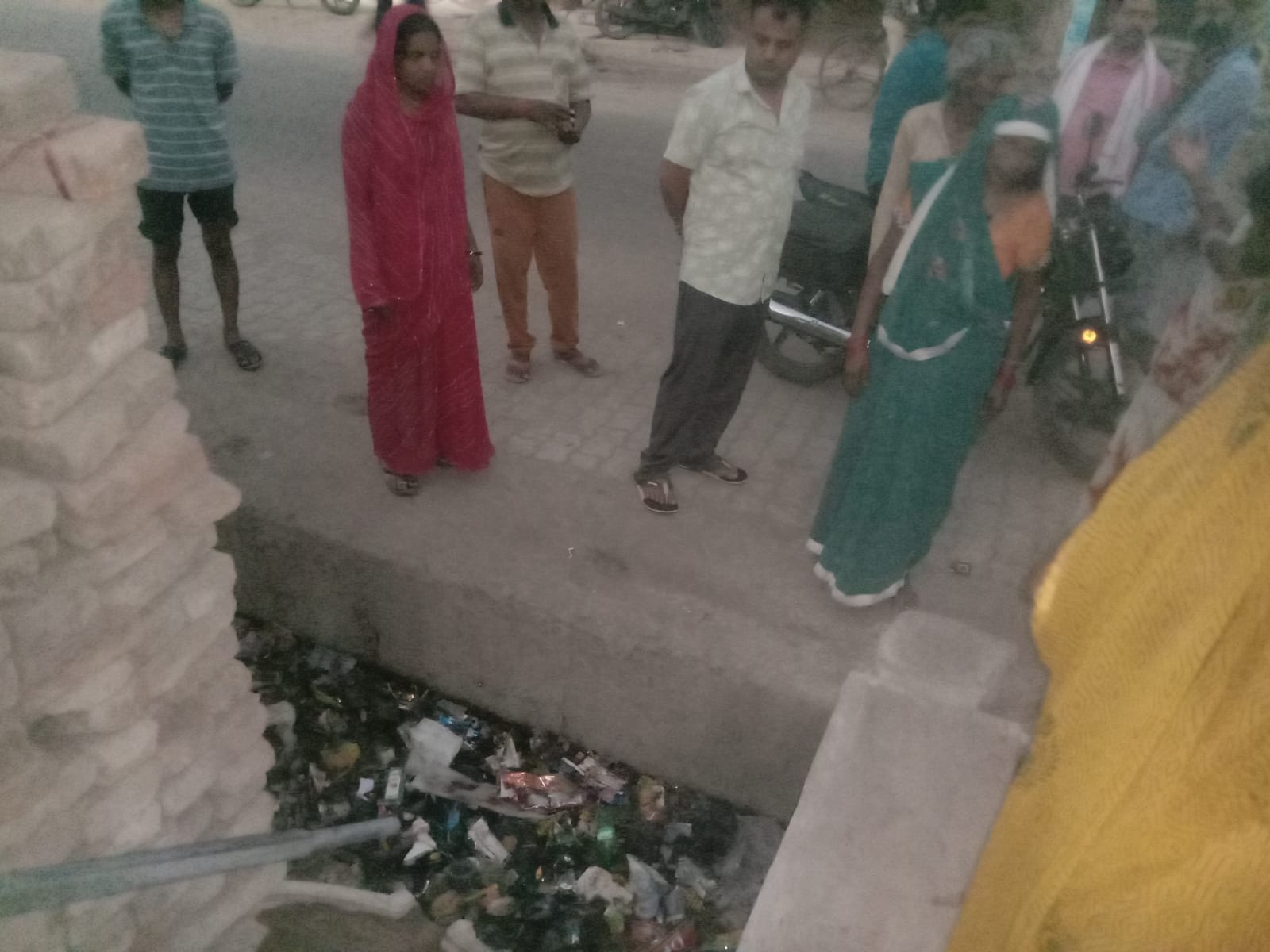 Banda:ननिहाल आए चार माह के मासूम की खुले नाले में मिली लाश, संदिग्ध ...