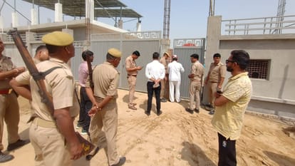Water Park Incident:बदायूं में डीएम के आदेश पर कब्र से निकाला गया हसनैन ...