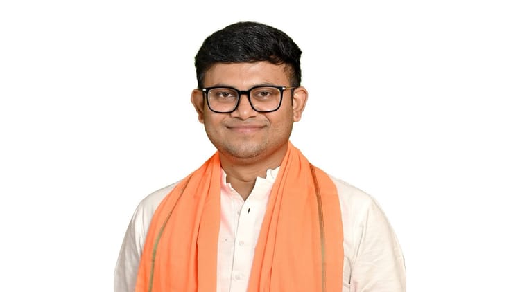 पश्चिम बंगाल:32 साल की उम्र में मंत्री बने विराज बिस्वास, मां बोलीं ...