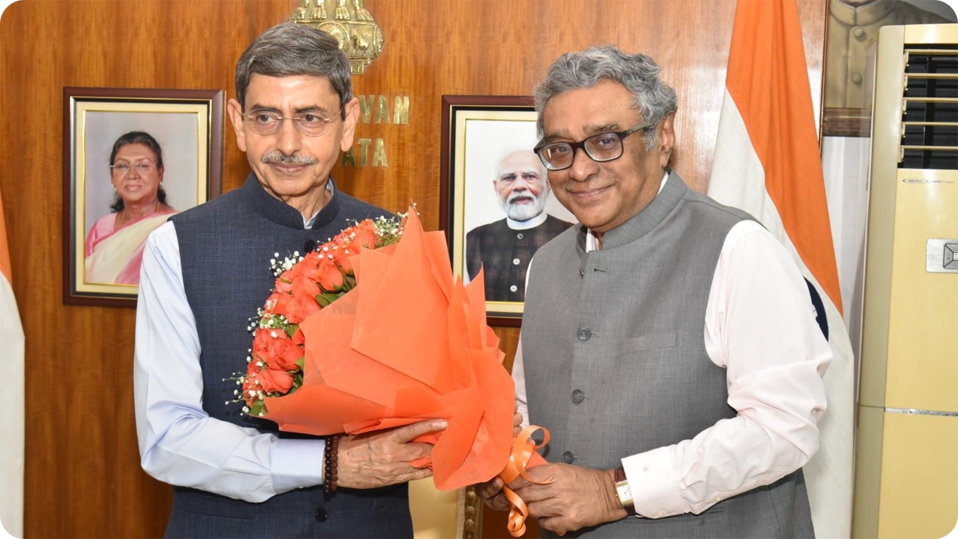 कौन हैं स्वपन दासगुप्ता?:पद्म भूषण पुरस्कार से सम्मानित, अब शुभेंदु ...