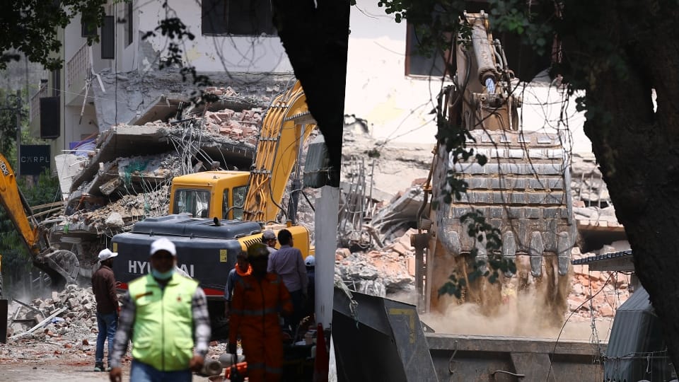 Building Collapse:इम्तिहान के 26 दिन पहले मलबे में दब गई छात्रों की ...