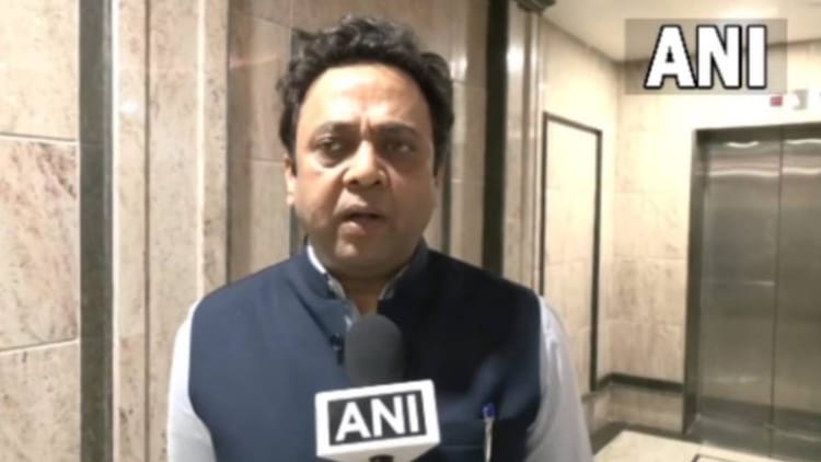 यूपी:सुप्रीम कोर्ट ने आईएएस अधिकारी संजय प्रसाद को दी राहत, हाईकोर्ट की ...