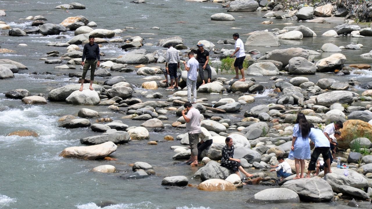 रोमांच बना जानलेवा:कुल्लू की नदियां 12 साल में निगल चुकीं 155 जिंदगियां ...