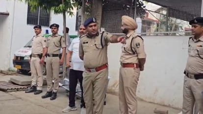 Bihar News :भीषण सड़क हादसे में तीन थाना प्रभारियों समेत चार की मौत ...
