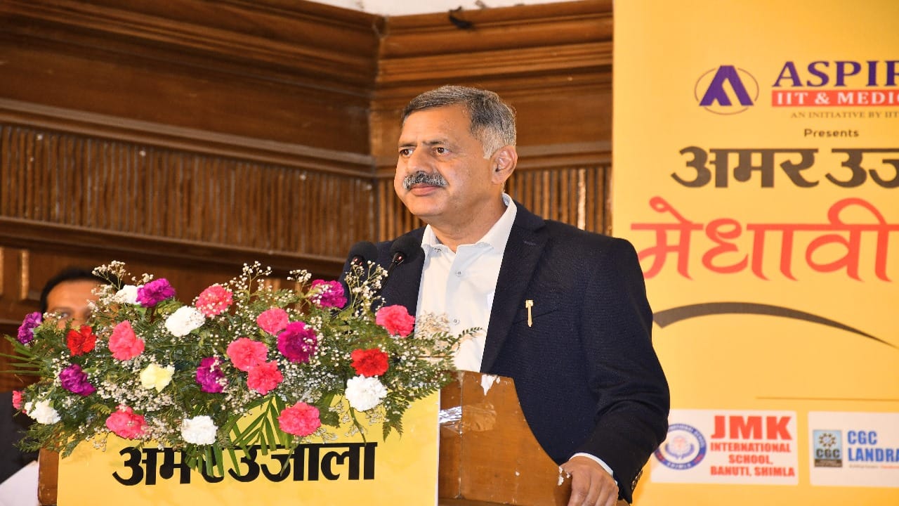 Shimla:राजेश धर्माणी बोले- लीक से हटकर काम करने वाले विद्यार्थियों को ...