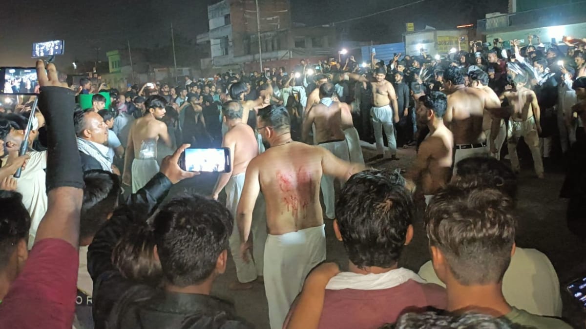 मोहर्रम:कदीमी दुलदुल, अलम व ताबूत का निकला जुलूस, गमगीन हुआ माहौल ...