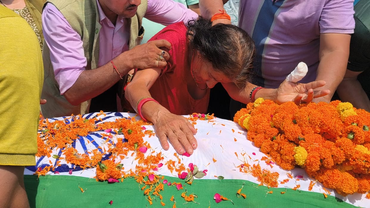 Rishikesh:घर पहुंचा चौकी प्रभारी का पार्थिव शरीर, गमगीन हुआ माहौल ...
