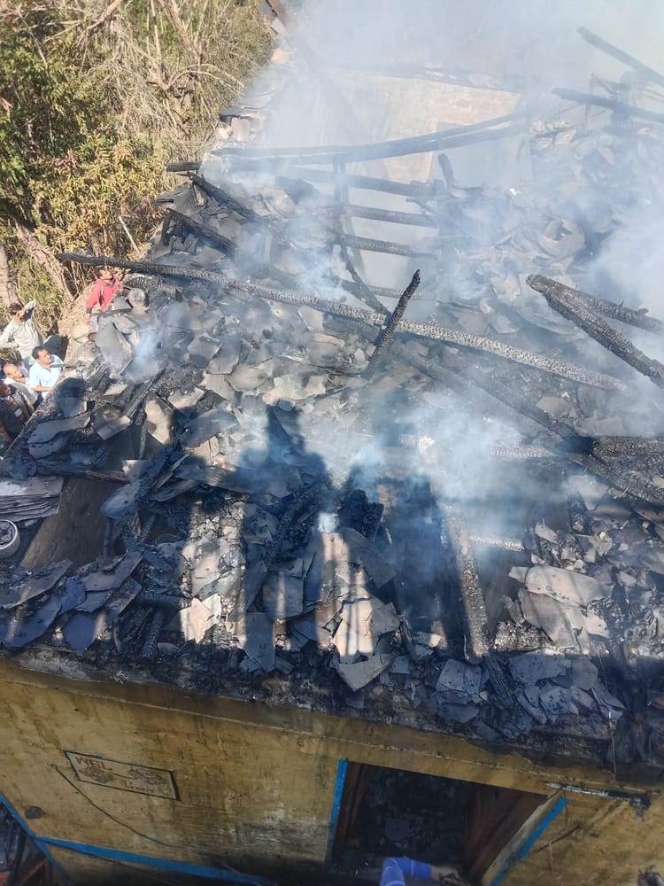 Fire Broke Out In A Residential House In Bhulsway's Tantha - Shimla ...