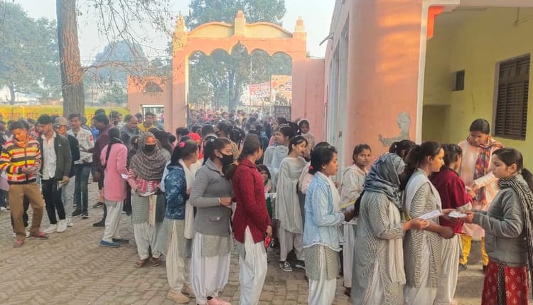 Board Exam Gonda Start - Gonda News - बोर्ड परीक्षा:कड़े नियमों से गुजरे छात्र, 7650 ने छोड़ी ...