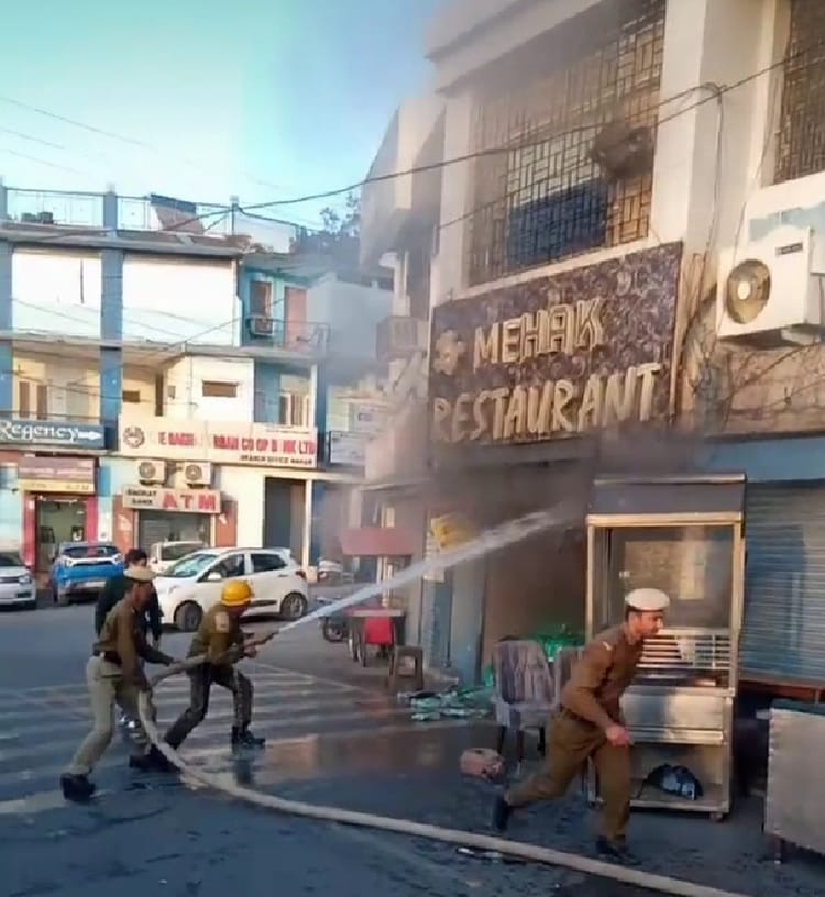 Fire In Restran=vurnt Many Lakhs Rupees Properity In Nahan - Sirmour ...