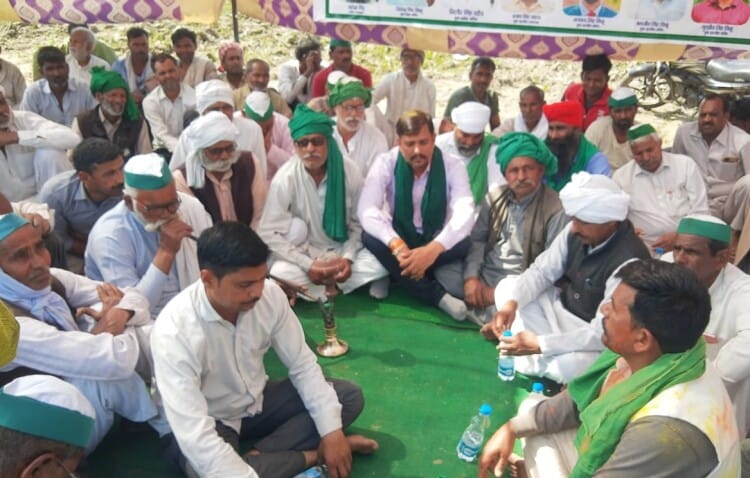 Bijnor News:चांदपुर - सीमा विवाद के स्थायी समाधान के लिए जारी रहा धरना ...