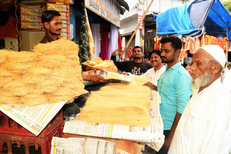 रमजान :खूब हो रही सिंवई, सूतफेनी और खजूर की खरीदारी - Ramadan: There Is ...