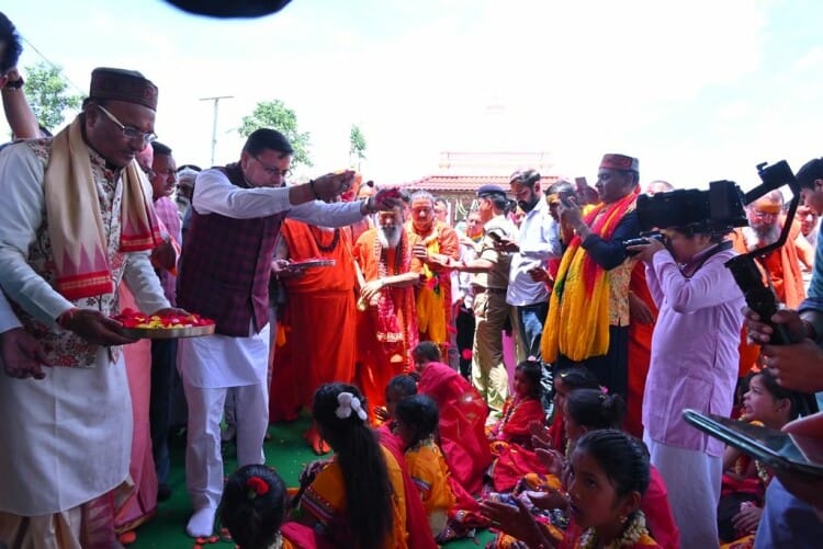 Cm Dhami In Dol Ashram - Almora News - विश्व में आध्यात्मिक और ध्यान ...