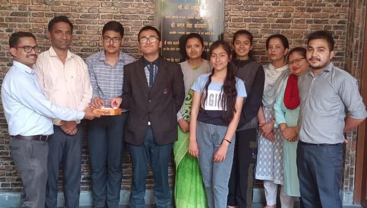 Lokesh Mehra Of Maharishi Vidya Mandir District Topper In Cbse 12th ...