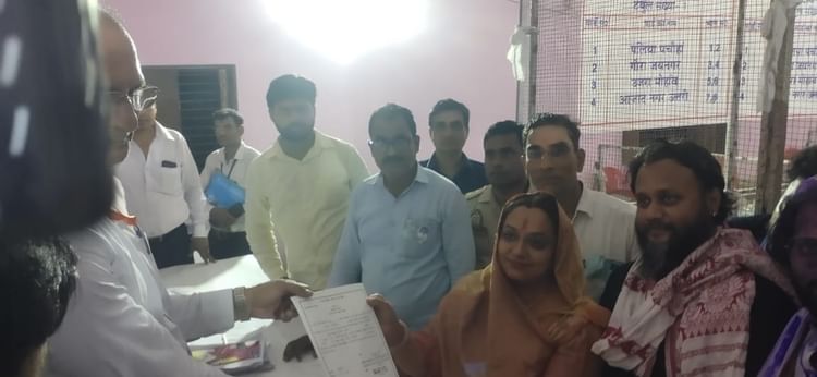 Gaura-barhaj: Will Maintain The Trust Of Voters: Shweta - Deoria News - गौरा-बरहज:मतदाताओं का ...