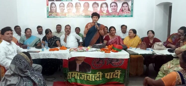 प्रत्येक बूथ पर महिला प्रभारी बनाएगी सपा :रीबू - Sp Will Make Woman In ...