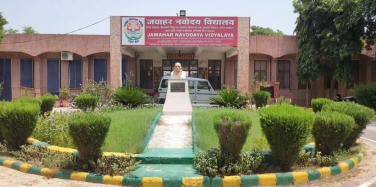 Fatehabad News:जेएनवी खाराखेड़ी में सत्र 2023-24 के कक्षा छठी में ...