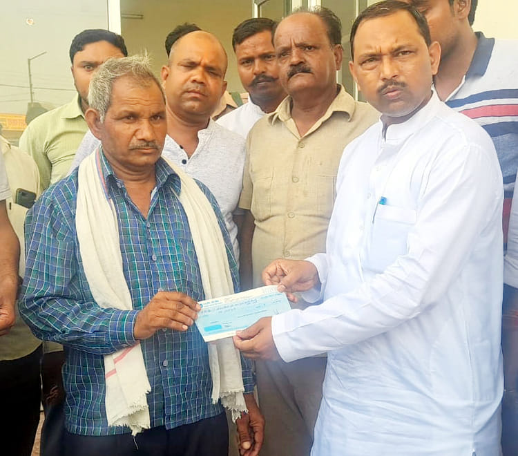 Mla Handed Over Checks Of Financial Help To The Families Of The Dead ...