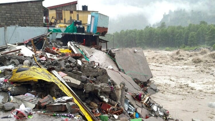 Kullu News:फोजल नाले का बढ़ा जलस्तर, 15 लोग किए रेस्क्यू - Increased ...