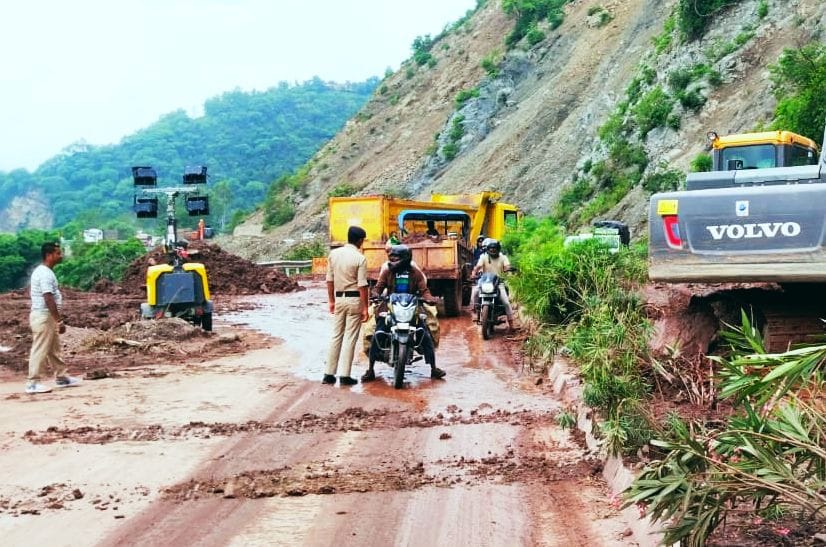 Debris On One Side From Parwanoo To Solan, On The Other Hand, Sunken ...