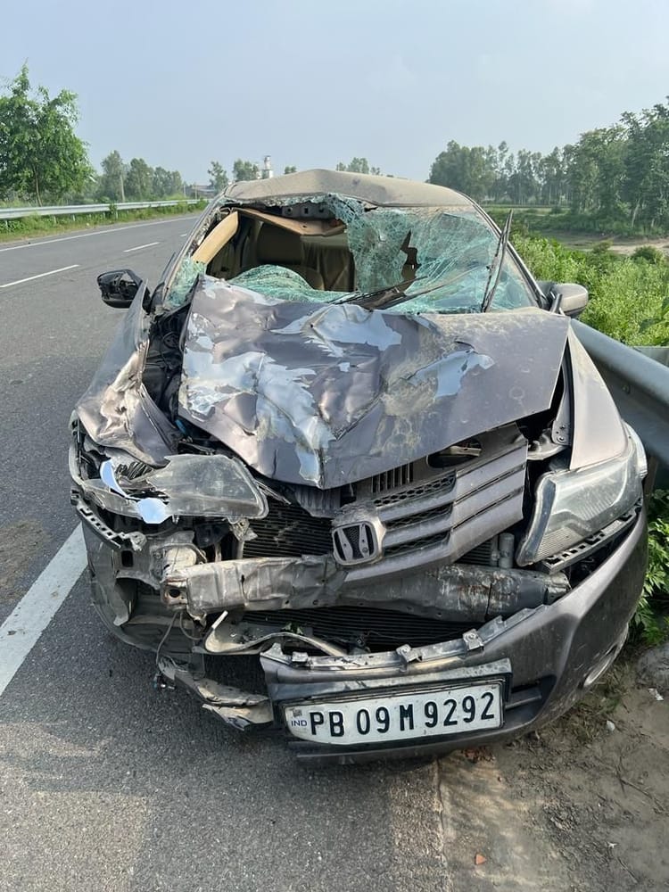 Car Collided With Animal, Doctor Couple Injured - Shahjahanpur News ...