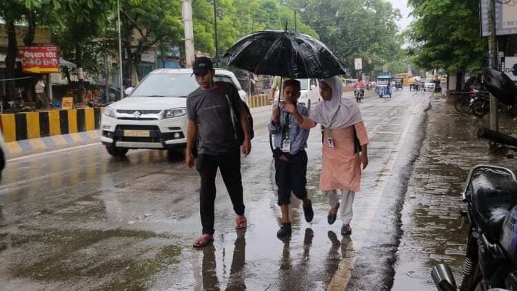 Sant Kabir Nagar News:उमस भरी गर्मी में राहत बनी बारिश, किसान भी खुश ...