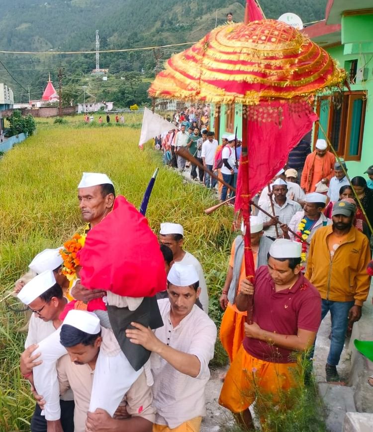 Devotees Set Out To Bring Kadali Tree With Musical Instruments ...
