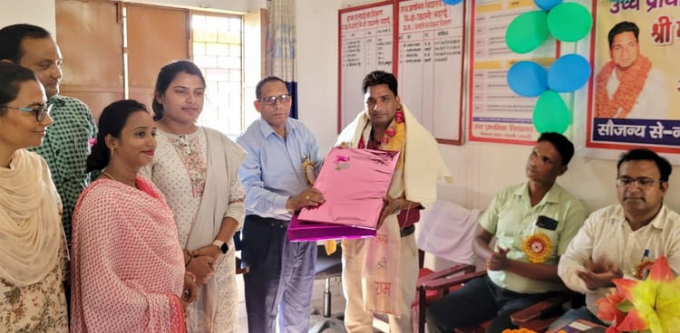 State Award Winning Teacher Manish Honored - Budaun News - Budaun News ...