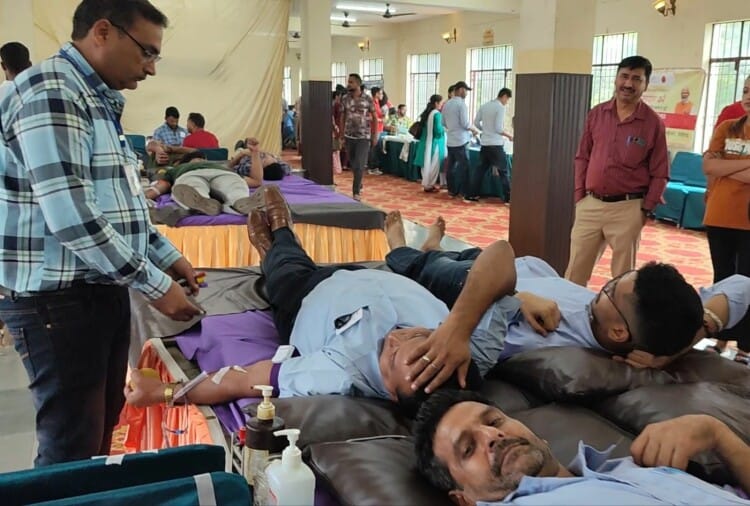 Solan News:शिविर में 190 यूनिट रक्त किया एकत्रित - 190 Units Of Blood ...