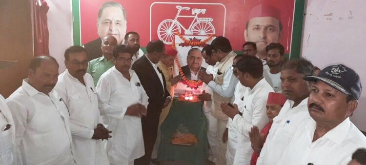Lakhimpur Kheri News:मुलायम सिंह की पहली पुण्यतिथि मनाई - Mulayam Singh ...