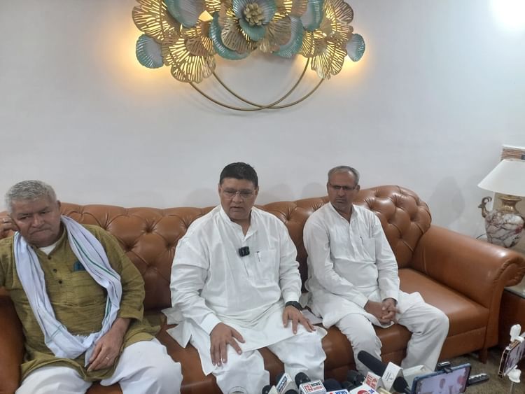 Former Mla Naresh Again Accused Mla Vats Of Fake Degree, Claims ...