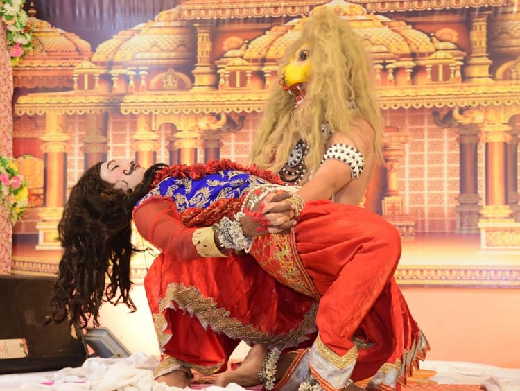 Devotees Were Mesmerized After Hearing The Story Of Hiranyakashyap's Killing. - Gonda News ...