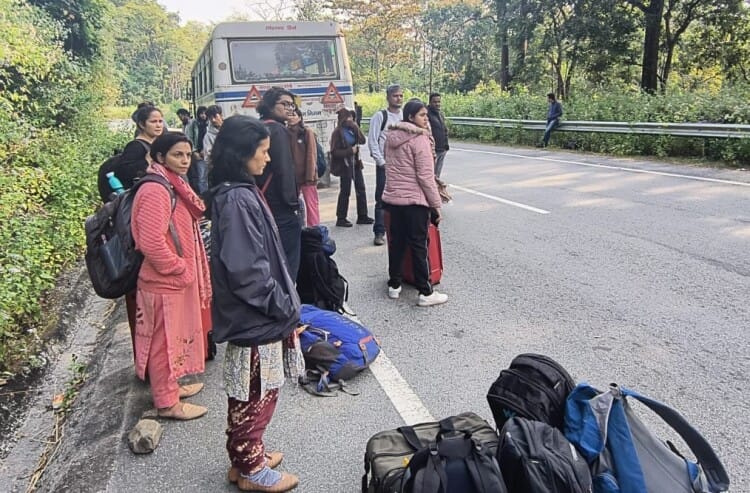 Khatara Bus: Passengers Reached Pithoragarh After 23 Hours From ...
