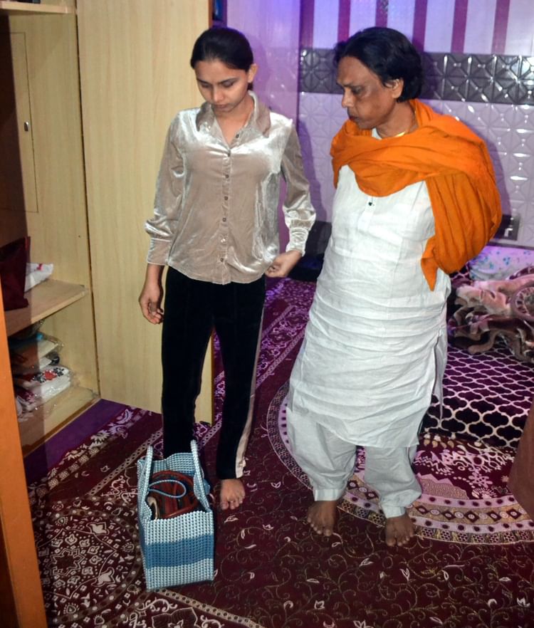 Eight And A Half Lakh Rupees, Jewelery Stolen From Mangalamukhi's House - Shamli News - Shamli ...