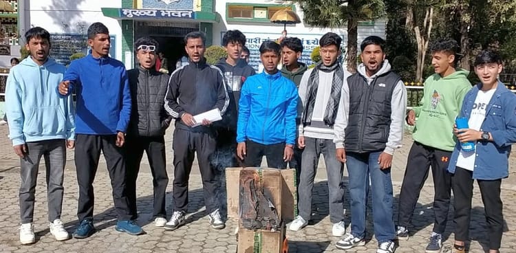 Student Union Burnt The Effigy Of Ssj Vice Chancellor - Pithoragarh ...