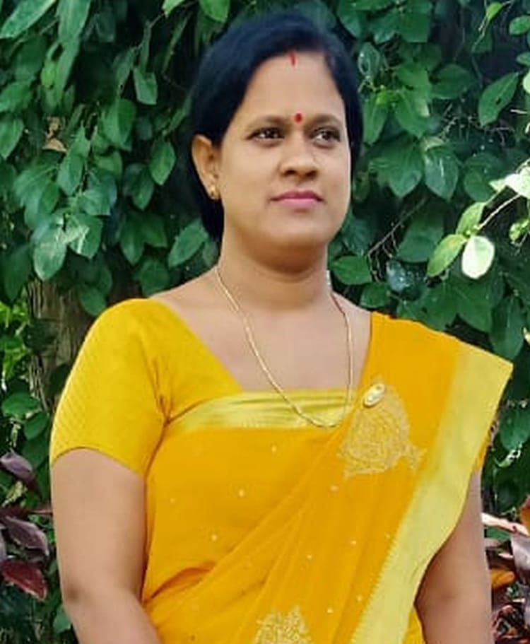 Bank Lady Became A Social Worker By Spreading Awareness - Ayodhya News ...