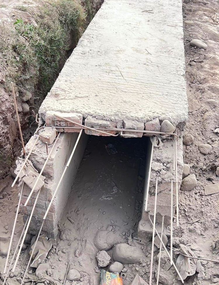 The Drain Being Built Along The Four Lane Is Very Narrow, People Raised ...